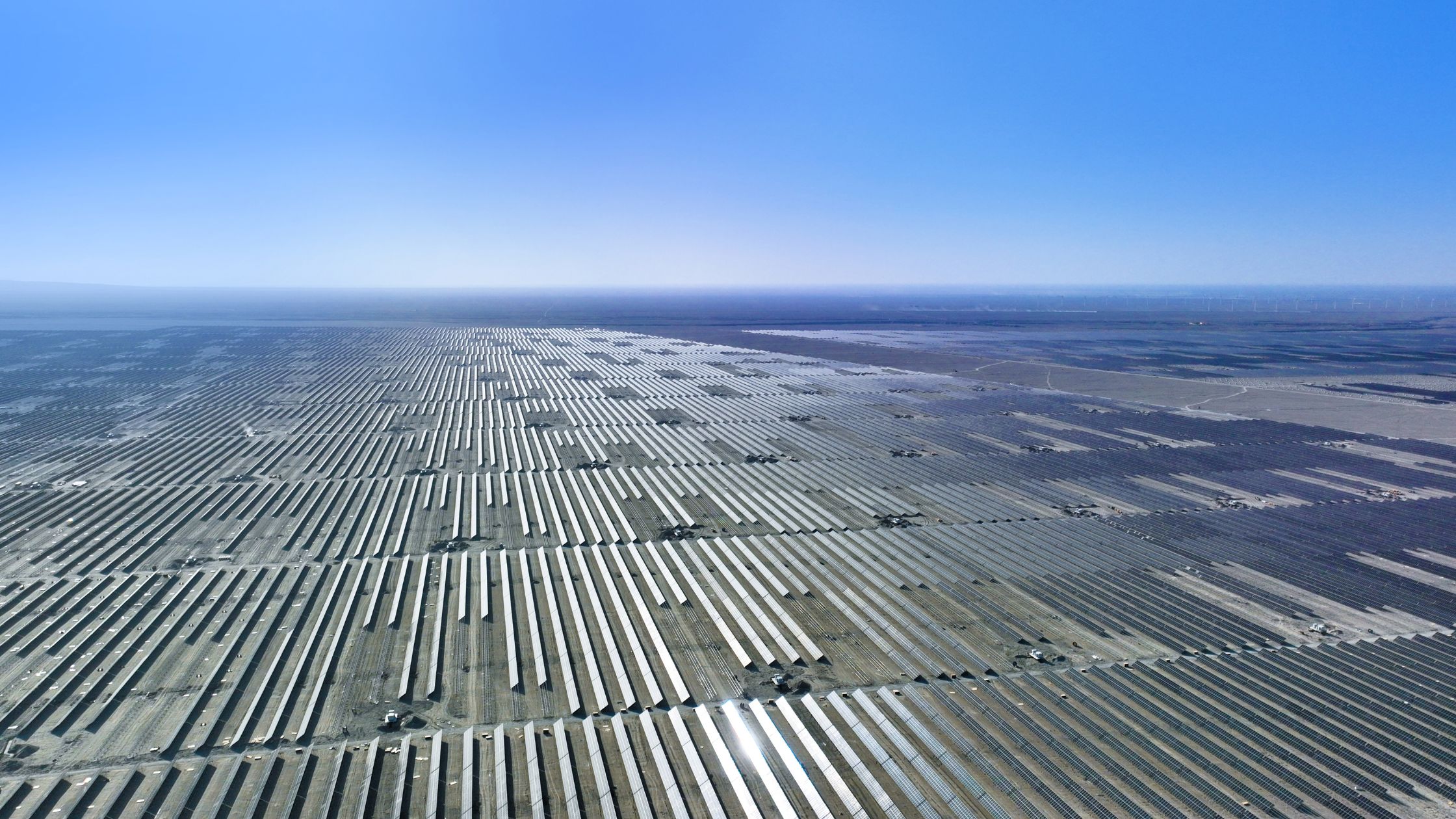 Huasun Drives Desert-to-Green Transformation with High-Efficiency HJT ...